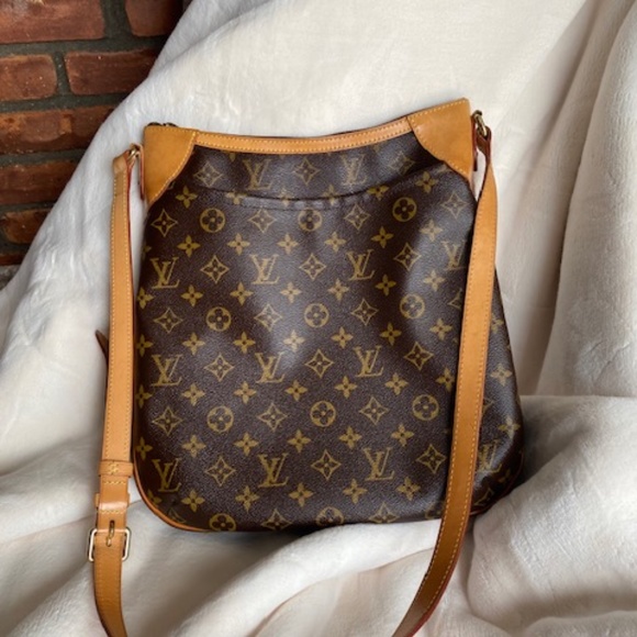 Louis Vuitton | Bags | Louis Vuitton Odeon Mm Monogram With Dust Bag ...
